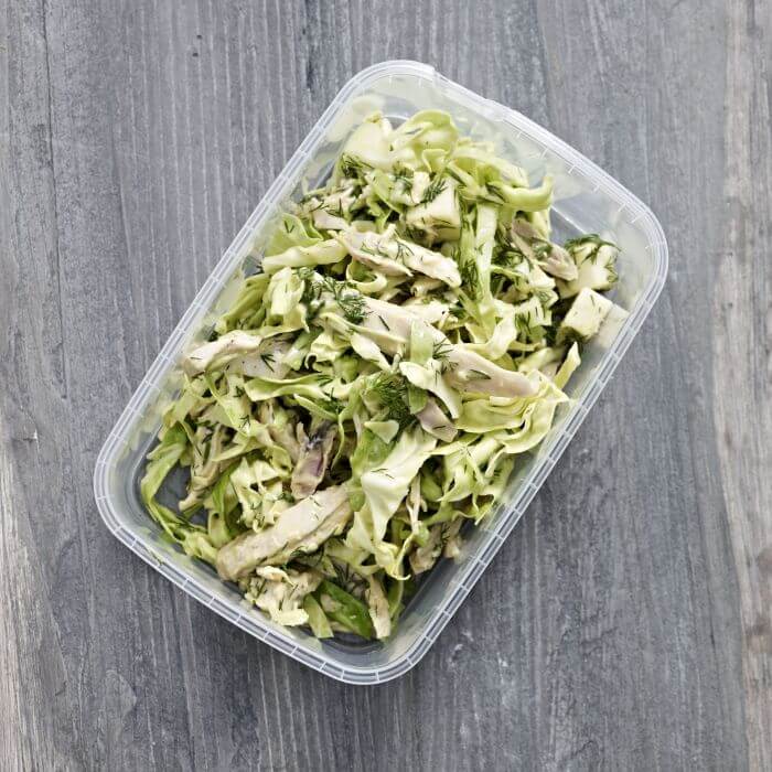 Salat med spidskål, kød og ost - se opskriften her